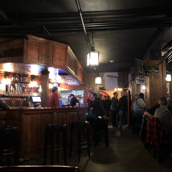 The Dugout - Bar in Kenmore