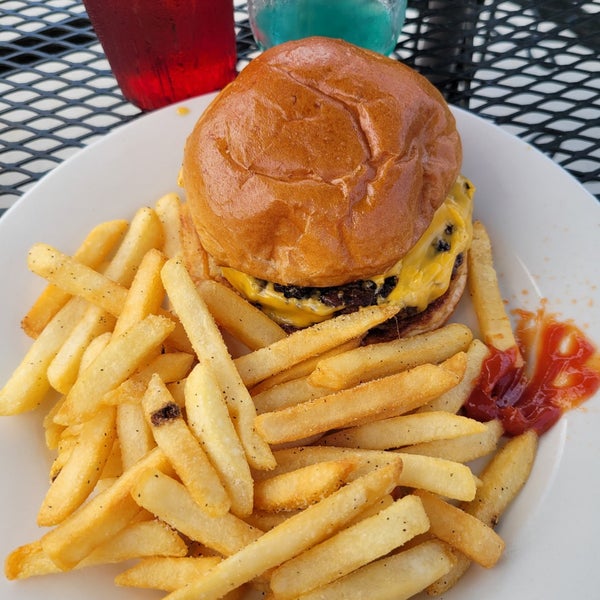 Oakdale Dam Inn - Monticello, IN