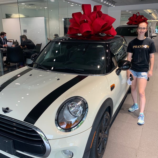 Hennessy Porsche - Car Dealership