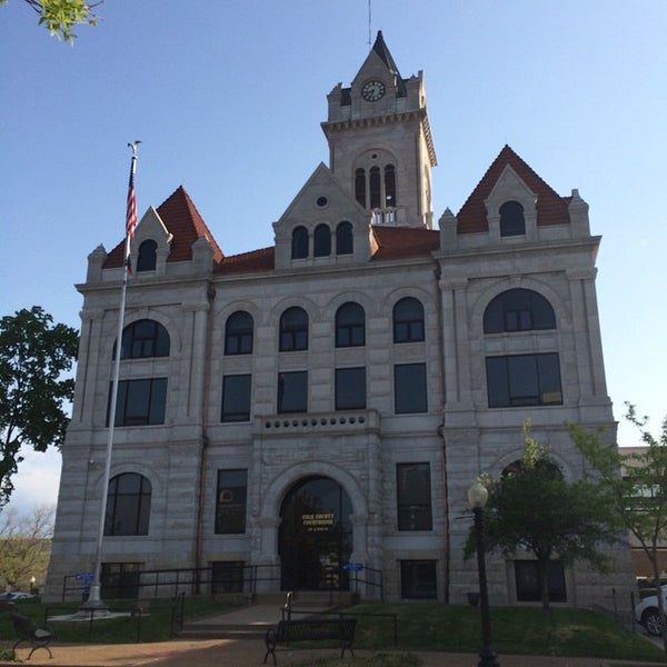 Cole County Courthouse - Courthouse in Downtown Jefferson City