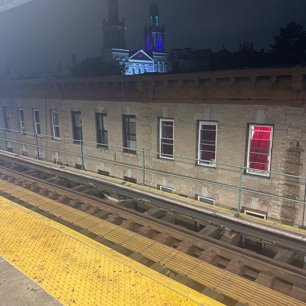 MTA Subway - Crescent St (J/Z) - Metro Station in Cypress Hills
