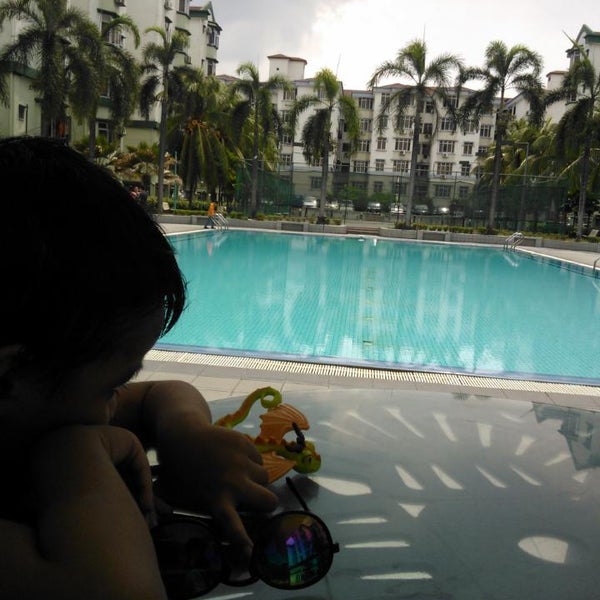 Pool View Cafeteria Court 10 - Usj 15, Selangor