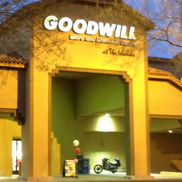 Goodwill - The Islands - 1500 W Warner Rd