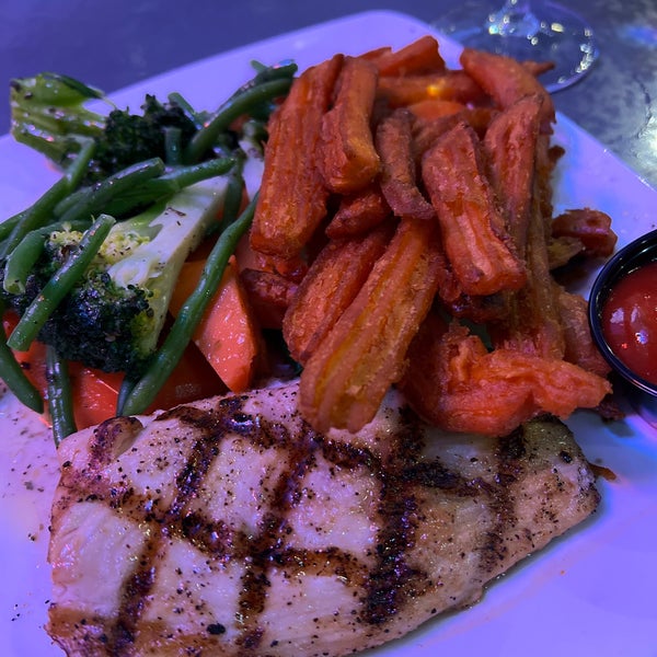 Lakeside Bar and Grill - 9980 W Happy Valley Rd #1101