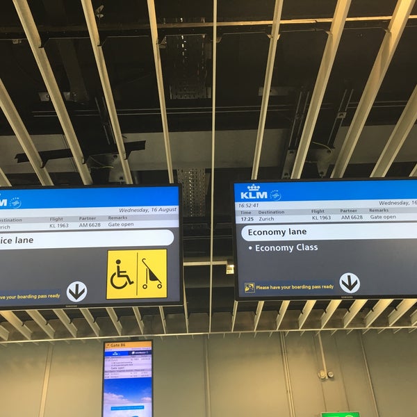 Gate B6 - Airport Gate in Schiphol
