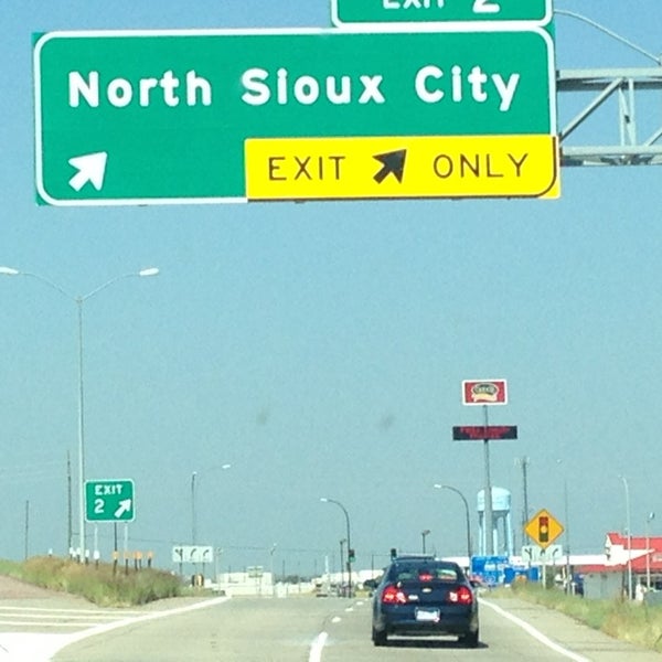 South Dakota / Iowa State Line - Border Crossing in North Sioux City