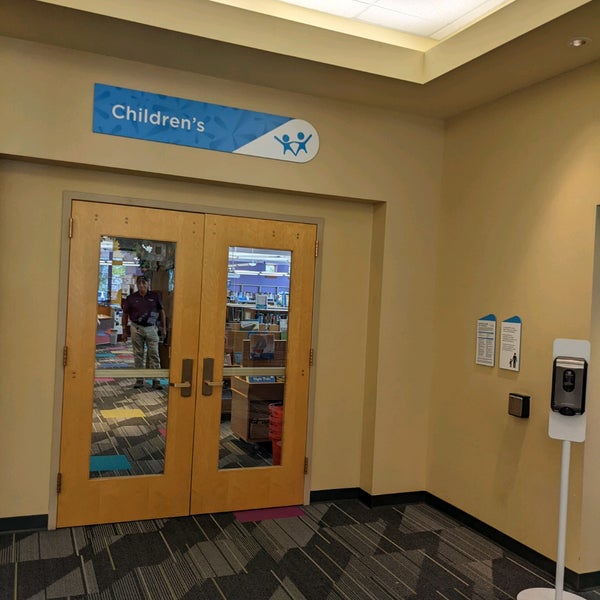 Photos at Arapahoe Libraries - Smoky Hill Library - Library in Centennial