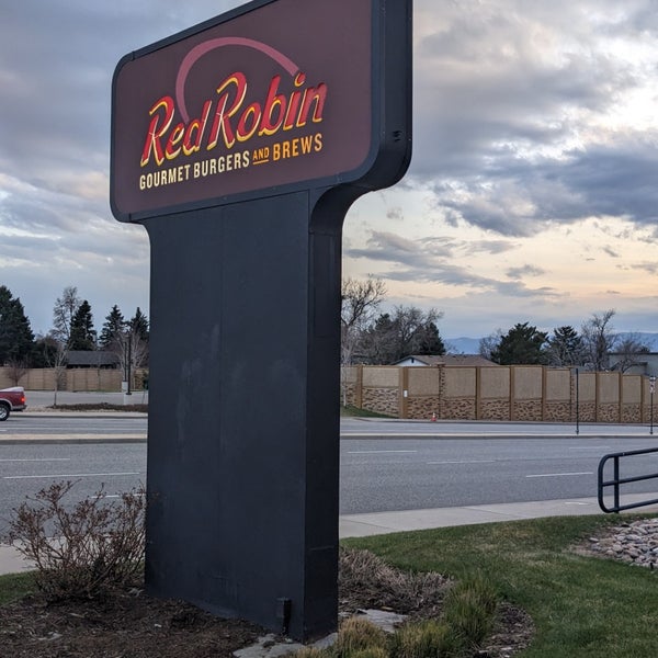 Red Robin Gourmet Burgers - 8585 E Arapahoe Rd
