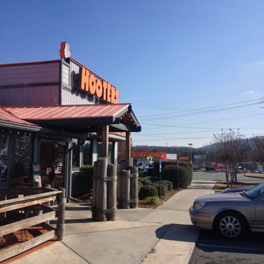 Hooters - American Restaurant