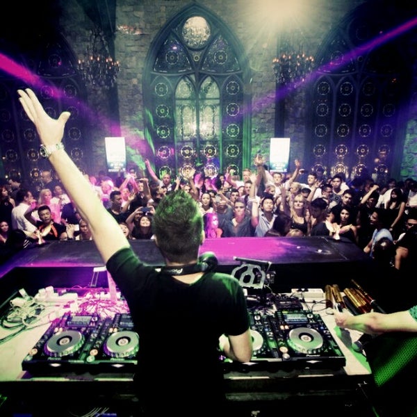 MIRROR Club & Lounge - Jl. Petitenget no.106, Kerobokan