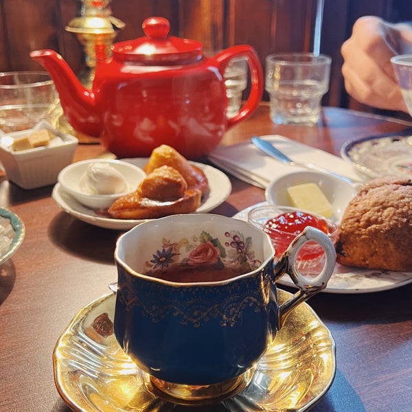 Photos at Salon de thé Cardinal / Cardinal Tea Room - Mile-End ...