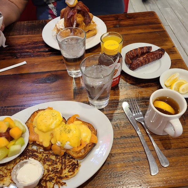 Maple Leaf Diner - Diner