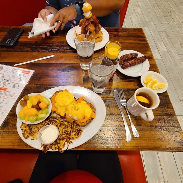 Maple Leaf Diner - Diner