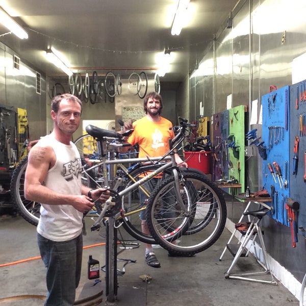 Bicycle Kitchen - East Hollywood - 3 tips