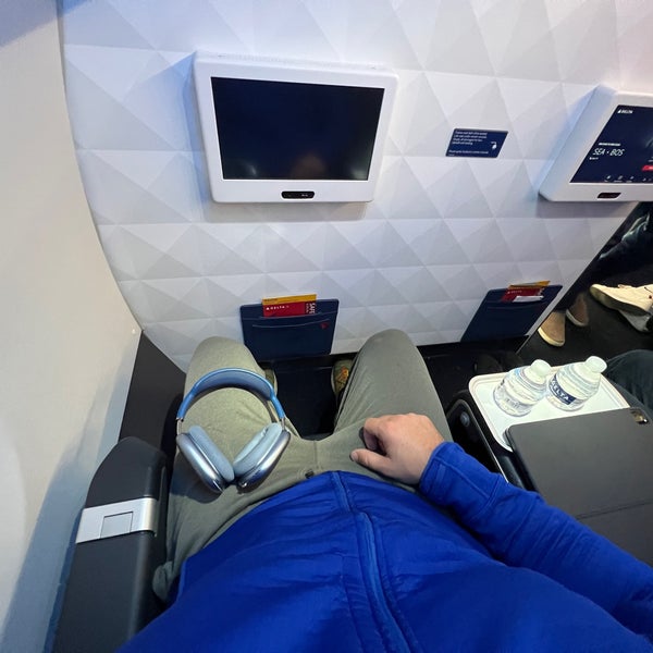 Gate B11 - Concourse B