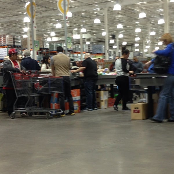 Photos at Costco - Anjou - Montréal, QC