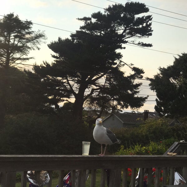 Warren House Pub - Pub in Cannon Beach