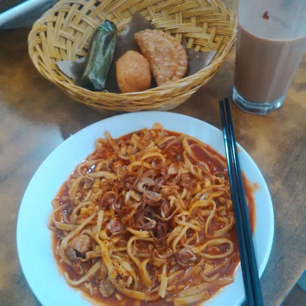 Mie Tarempa dan Roti Gendang Kak Angoh - Batam, Riau
