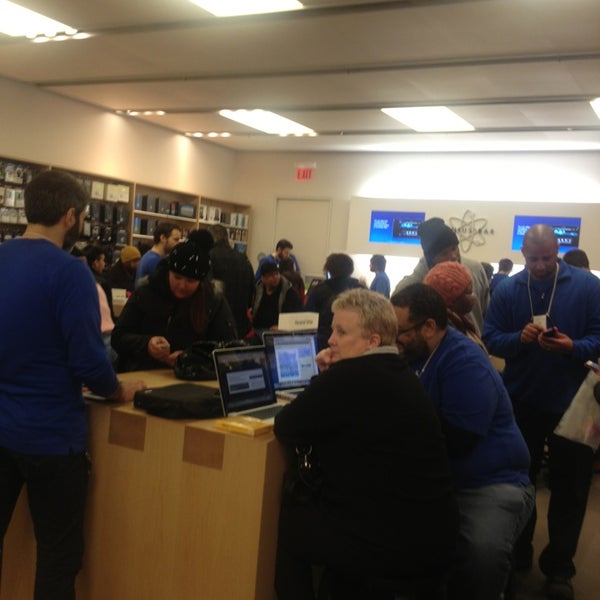 Photos at Apple Short Pump Town Center - Electronics Store