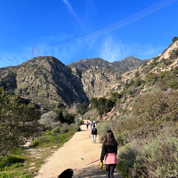 Eaton Canyon Waterfall - Scenic Lookout