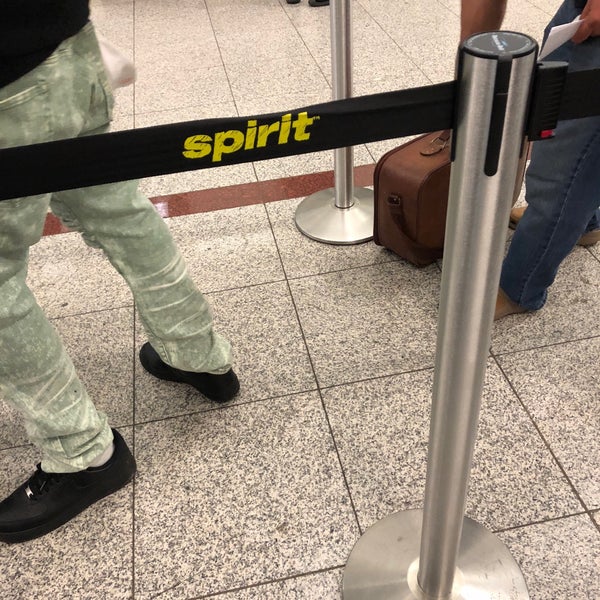 Spirit Airlines Check-in - Airport Ticket Counter