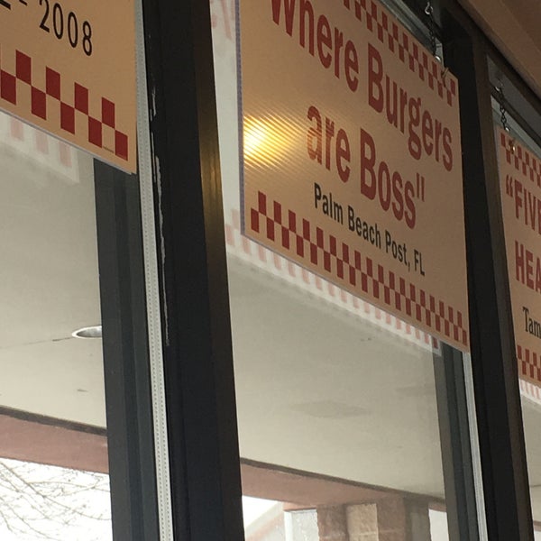 Redstone Shopping Center - Shopping Mall in Stoneham