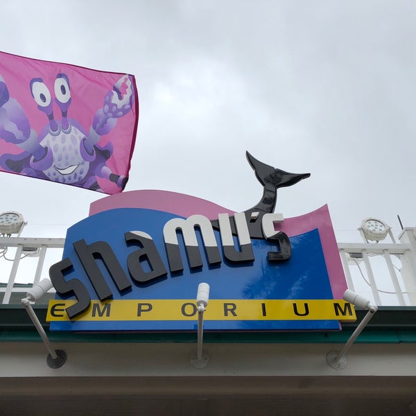 Shamu's Emporium - Sea World Theme Park - 3 tips