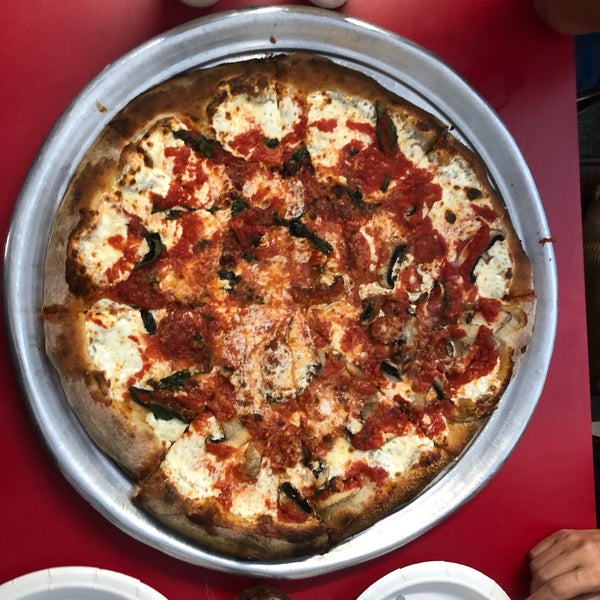 Totonno's Pizzeria Napolitano - Pizzeria in Coney Island