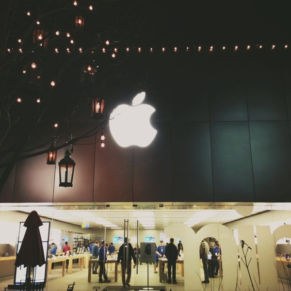 Apple University Village - Electronics Store in Seattle