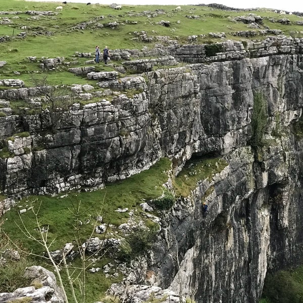 Malham Limestone Pavement - Scenic Lookout in Malham