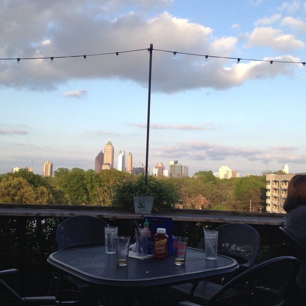 Six Feet Under Pub & Fish House - Seafood Restaurant in West Midtown