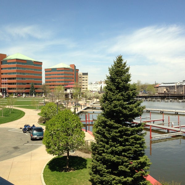 Neenah Public Library - Library
