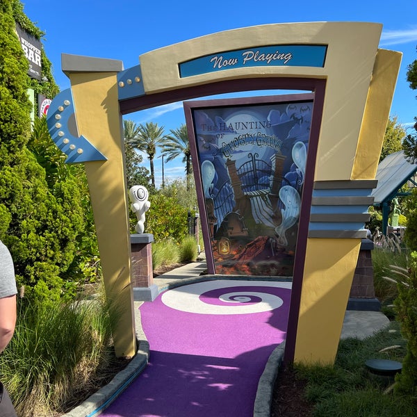 Hollywood Drive-In Golf - Mini Golf Course