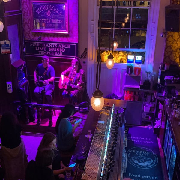 Merchant's Arch Bar & Restaurant - Pub in Dublin