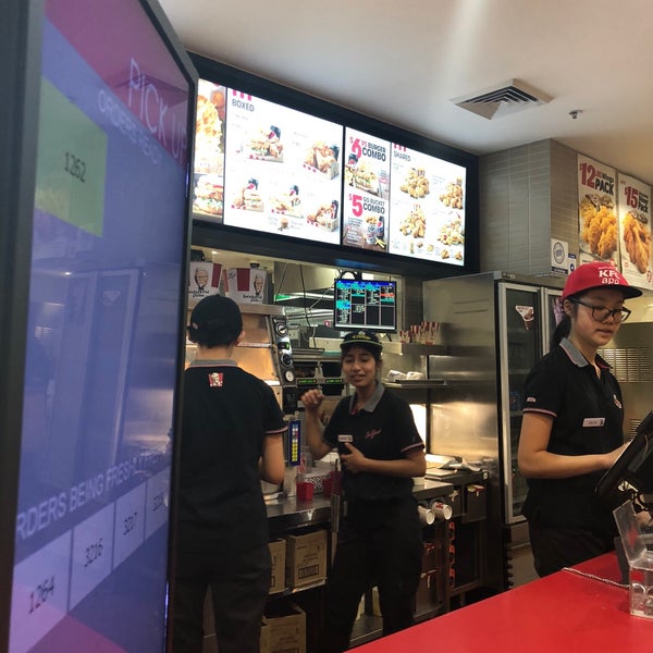 KFC - 345 Victoria Ave