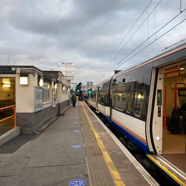 Camden Road Railway Station (CMD) - Rail Station in London