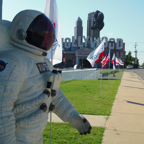 Explore Space Museum - 1 visitor