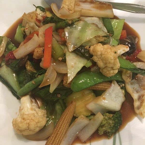 Dang Dee Thai Cuisine (Now Closed) - Thai Restaurant