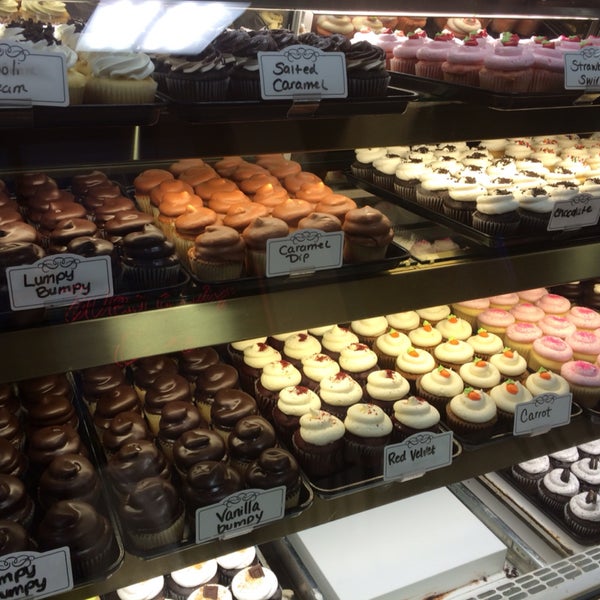 Red Velvet Cakes And Pastries - Bakery