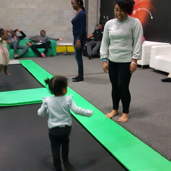 iSaute Centre de Trampoline - Parc d'attractions à Laval