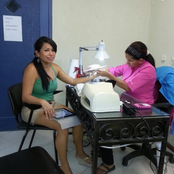 Lucy's Nail Care - Spa in Saliña