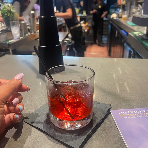 Monday Restaurant and Bar - Restaurant in Mid-City