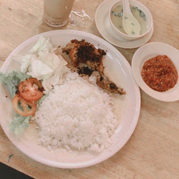 Padi Cafe - Berek 12, Jalan Abdul Kadir Adabi