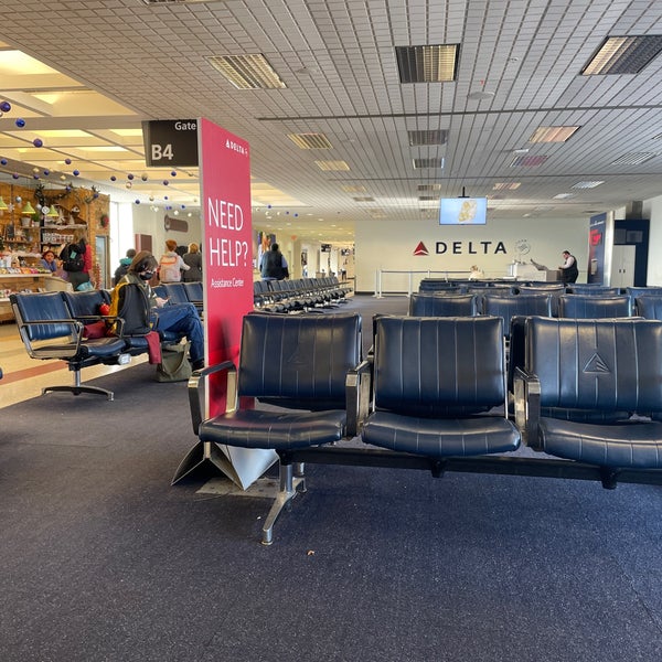 Gate B2 - Airport Gate