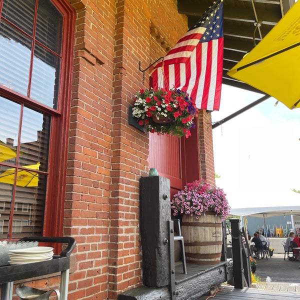 Plan B Burger Bar - Simsbury Center Historic District - 4 Railroad St