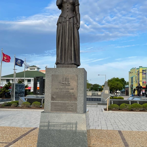 Norwegian Lady Monument - Oceanfront - 1 tip from 208 visitors