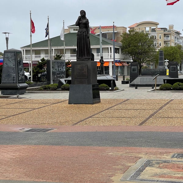Norwegian Lady Monument - Oceanfront - 1 tip from 208 visitors