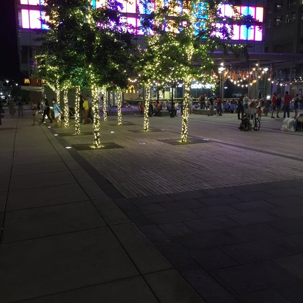 Rosslyn Metro Mall - Shopping Mall in North Rosslyn