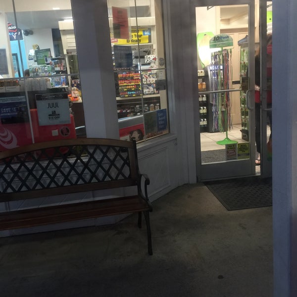 BP Han-Dee Hugos - Fuel Station in Kitty Hawk