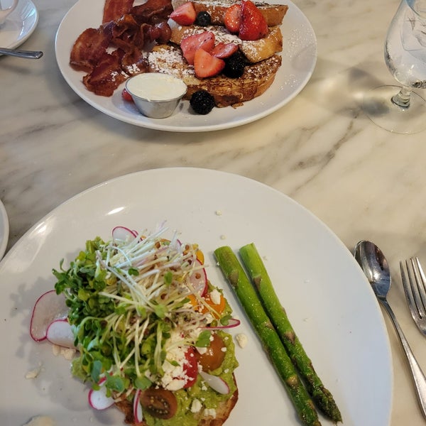 Monarch Restaurant - Hotel Bar in Houston